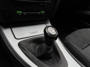 Black BMW 320 2008 in Riga, with an engine capacity of 2.00 L and mileage of 339 thousand km for 3990 €, photo 24 on AUTOMOTO.COM.LV