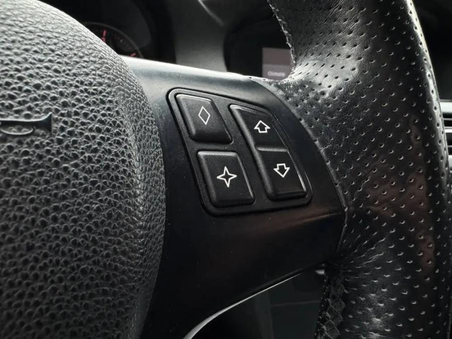 Black BMW 320 2008 in Riga, with an engine capacity of 2.00 L and mileage of 339 thousand km for 3990 €, photo 25 on AUTOMOTO.COM.LV