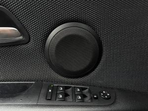 Black BMW 320 2008 in Riga, with an engine capacity of 2.00 L and mileage of 339 thousand km for 3990 €, photo 29 on AUTOMOTO.COM.LV