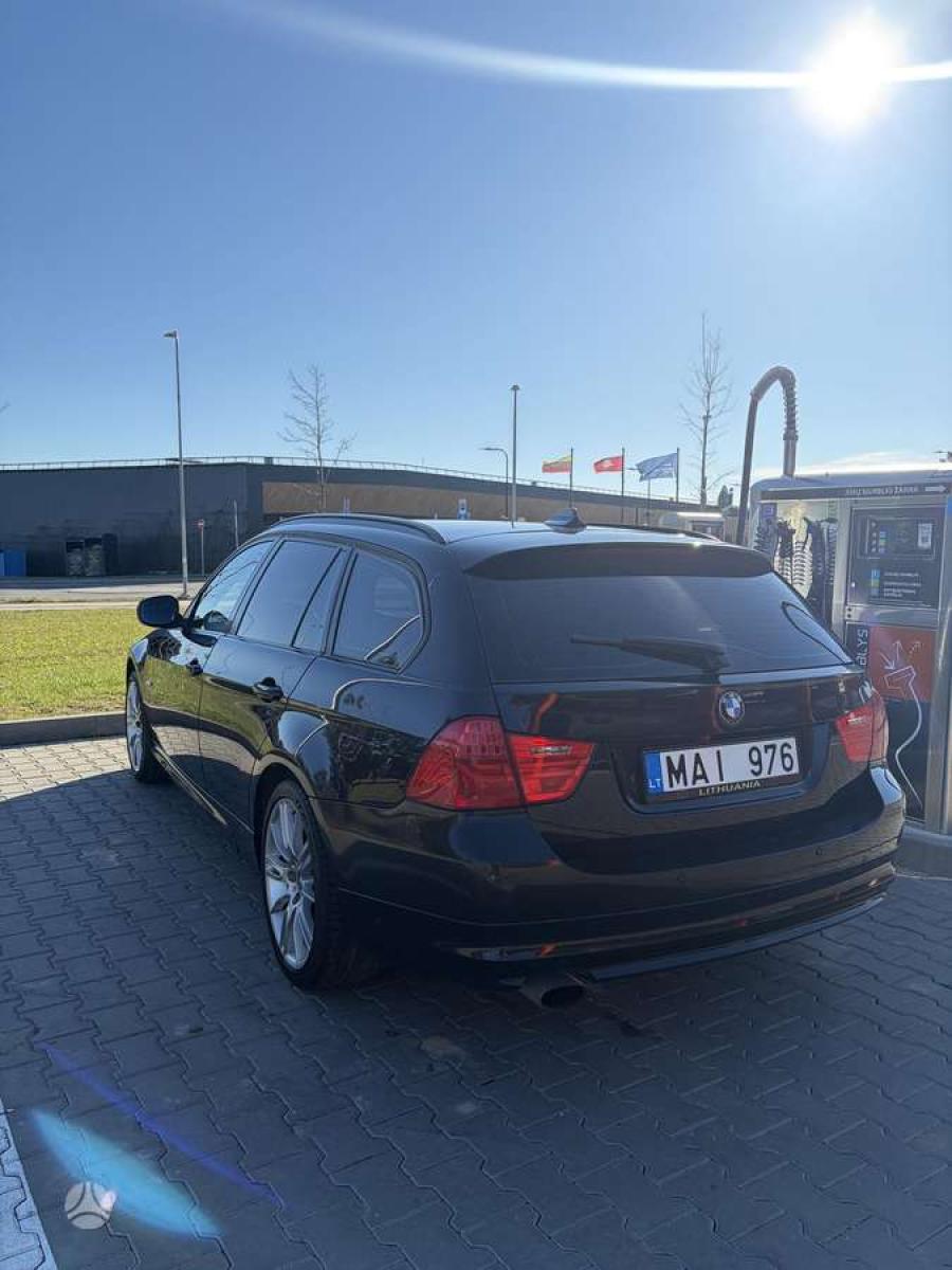 Melns BMW 320 2008 Viļņa, ar dzinēja tilpumu 2.00 L un nobraukumu 385 tūkst. km par 3600 €, foto 4 vietnē AUTOMOTO.COM.LV