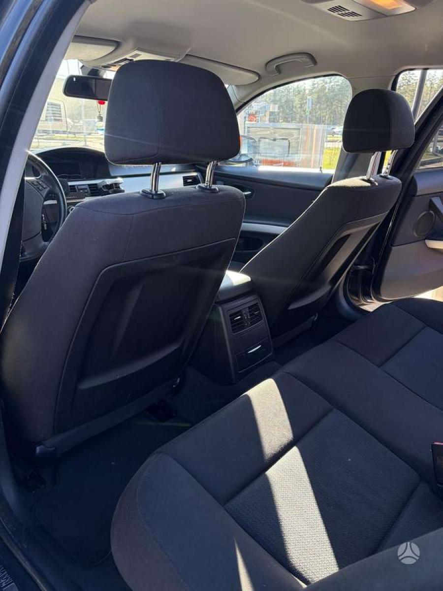 Melns BMW 320 2008 Viļņa, ar dzinēja tilpumu 2.00 L un nobraukumu 385 tūkst. km par 3600 €, foto 11 vietnē AUTOMOTO.COM.LV