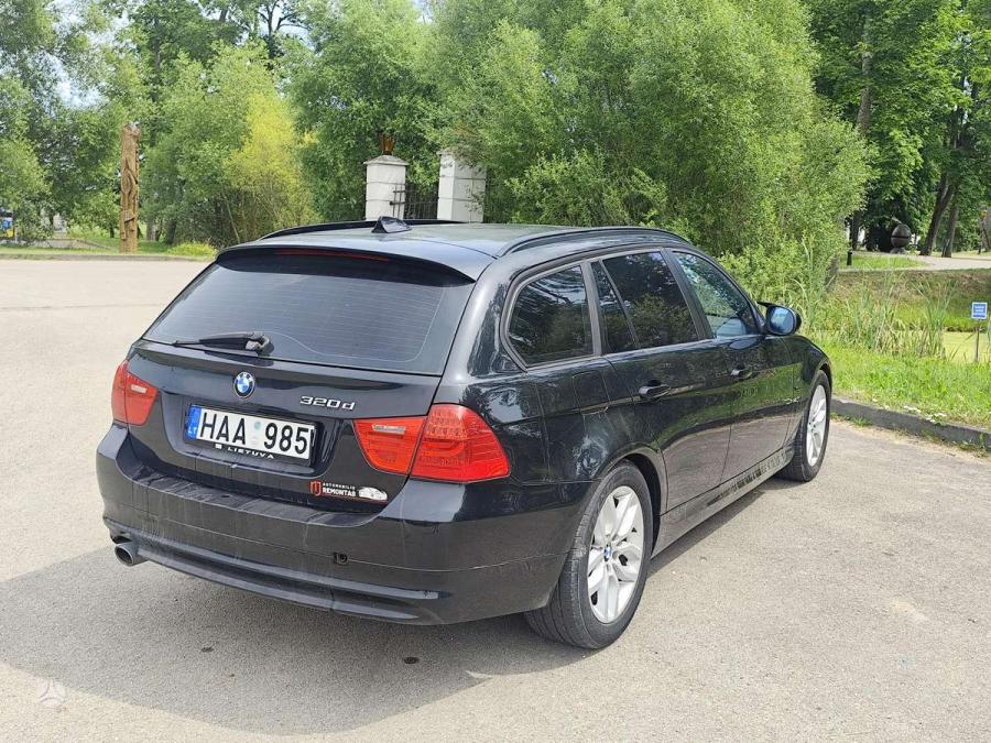 Melns BMW 320 2008 Panevēža, ar dzinēja tilpumu 2.00 L un nobraukumu 235 tūkst. km par 2999 €, foto 4 vietnē AUTOMOTO.COM.LV