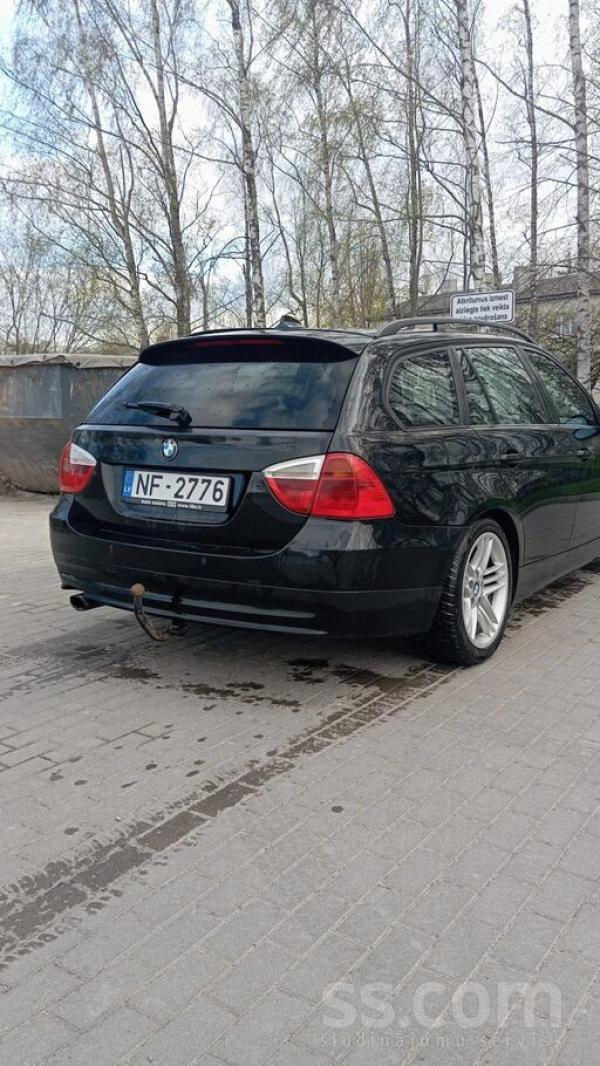 Black BMW 320 2008 in Dobele, with an engine capacity of 2.00 L and mileage of 396 thousand km for 4000 €, photo 4 on AUTOMOTO.COM.LV