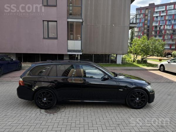 Black BMW 320 2008 in Riga, with an engine capacity of 2.00 L and mileage of 389 thousand km for 4990 €, photo 2 on AUTOMOTO.COM.LV