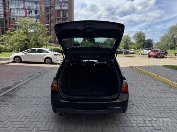 Black BMW 320 2008 in Riga, with an engine capacity of 2.00 L and mileage of 389 thousand km for 4990 €, photo 5 on AUTOMOTO.COM.LV