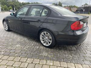 Melns BMW 320 2008 Viļņa, ar dzinēja tilpumu 2.00 L un nobraukumu 180 tūkst. km par 3000 €, foto 4 vietnē AUTOMOTO.COM.LV