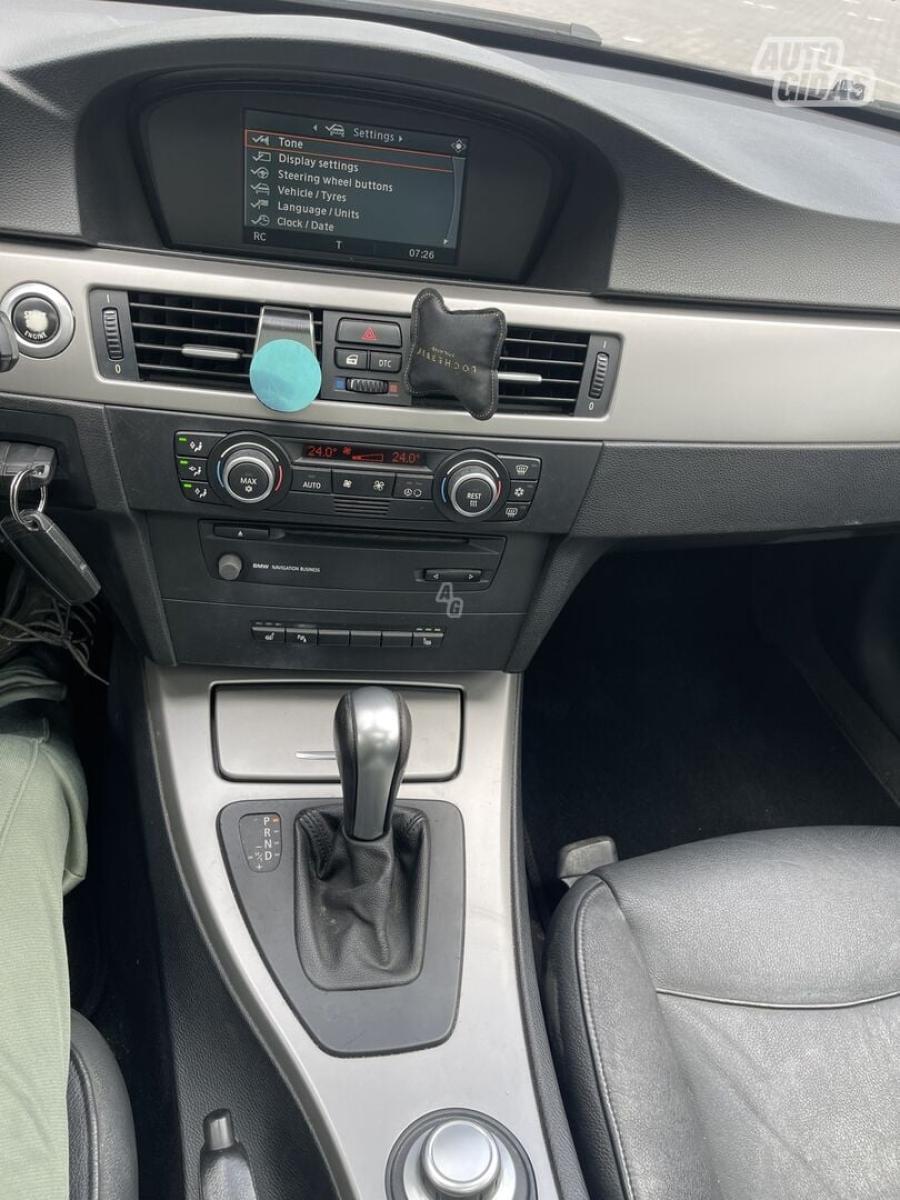 Melns BMW 320 2008 Viļņa, ar dzinēja tilpumu 2.00 L un nobraukumu 180 tūkst. km par 3000 €, foto 26 vietnē AUTOMOTO.COM.LV