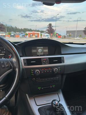 Black BMW 320 2008 in Riga, with an engine capacity of 2.00 L and mileage of 420 thousand km for 3300 €, photo 11 on AUTOMOTO.COM.LV