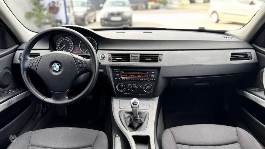Black BMW 320 2008 in Radviliskis, with an engine capacity of 2.00 L and mileage of 352 thousand km for 3650 €, photo 16 on AUTOMOTO.COM.LV