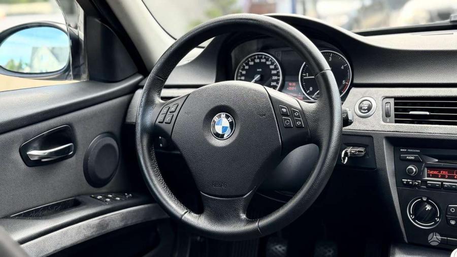 Black BMW 320 2008 in Radviliskis, with an engine capacity of 2.00 L and mileage of 352 thousand km for 3650 €, photo 19 on AUTOMOTO.COM.LV