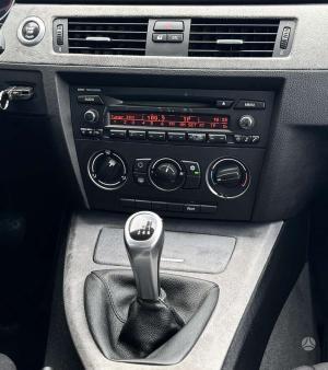 Black BMW 320 2008 in Radviliskis, with an engine capacity of 2.00 L and mileage of 352 thousand km for 3650 €, photo 21 on AUTOMOTO.COM.LV