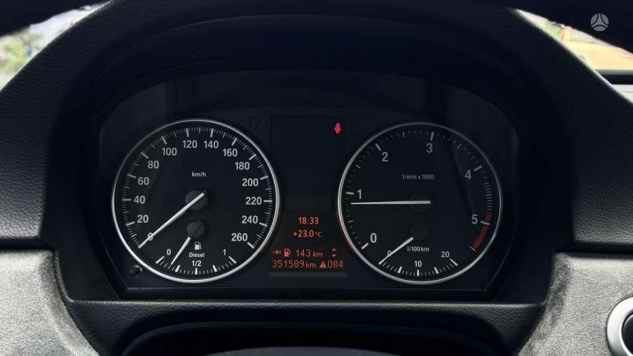Black BMW 320 2008 in Radviliskis, with an engine capacity of 2.00 L and mileage of 352 thousand km for 3650 €, photo 22 on AUTOMOTO.COM.LV