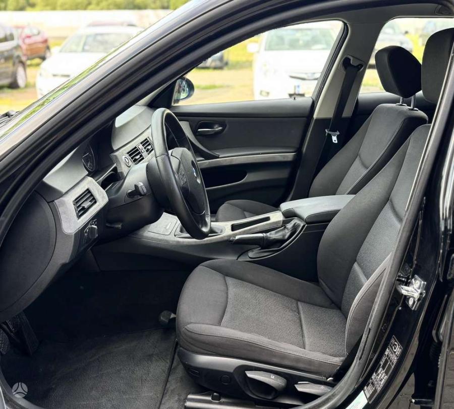 Black BMW 320 2008 in Radviliskis, with an engine capacity of 2.00 L and mileage of 352 thousand km for 3650 €, photo 24 on AUTOMOTO.COM.LV