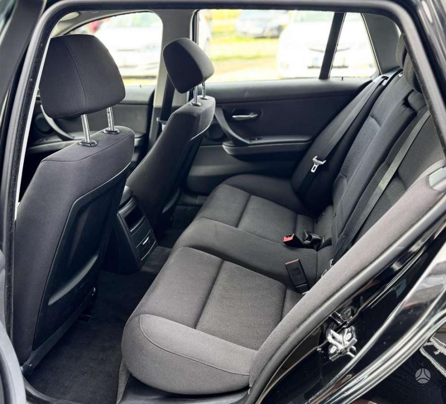 Black BMW 320 2008 in Radviliskis, with an engine capacity of 2.00 L and mileage of 352 thousand km for 3650 €, photo 25 on AUTOMOTO.COM.LV