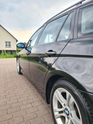 Black BMW 320 2008 in Kaisiadorys, with an engine capacity of 2.00 L and mileage of 320 thousand km for 2850 €, photo 13 on AUTOMOTO.COM.LV
