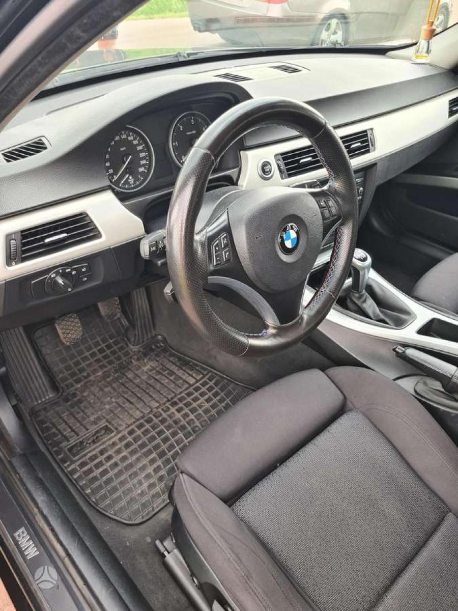 Black BMW 320 2008 in Kaisiadorys, with an engine capacity of 2.00 L and mileage of 320 thousand km for 2850 €, photo 16 on AUTOMOTO.COM.LV