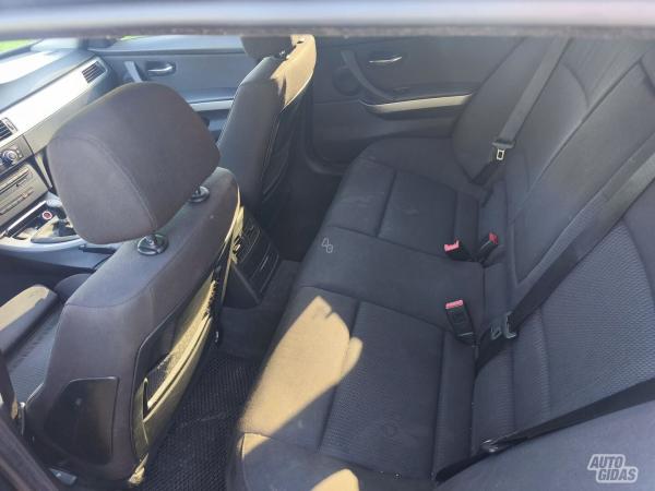 Melns BMW 320 2008 Zarasai, ar dzinēja tilpumu 2.00 L un nobraukumu 339 tūkst. km par 2700 €, foto 10 vietnē AUTOMOTO.COM.LV