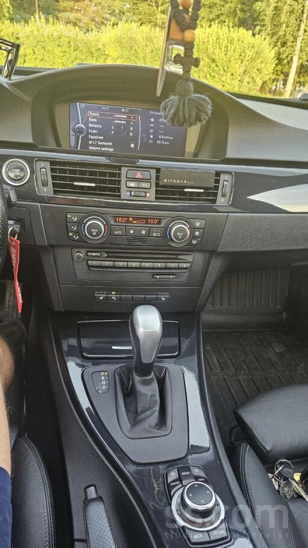 Black BMW 320 2008 in Saldus, with an engine capacity of 2.00 L and mileage of 303 thousand km for 5500 €, photo 8 on AUTOMOTO.COM.LV