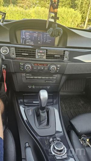 Melns BMW 320 2008 Saldus, ar dzinēja tilpumu 2.00 L un nobraukumu 303 tūkst. km par 5500 €, foto 9 vietnē AUTOMOTO.COM.LV