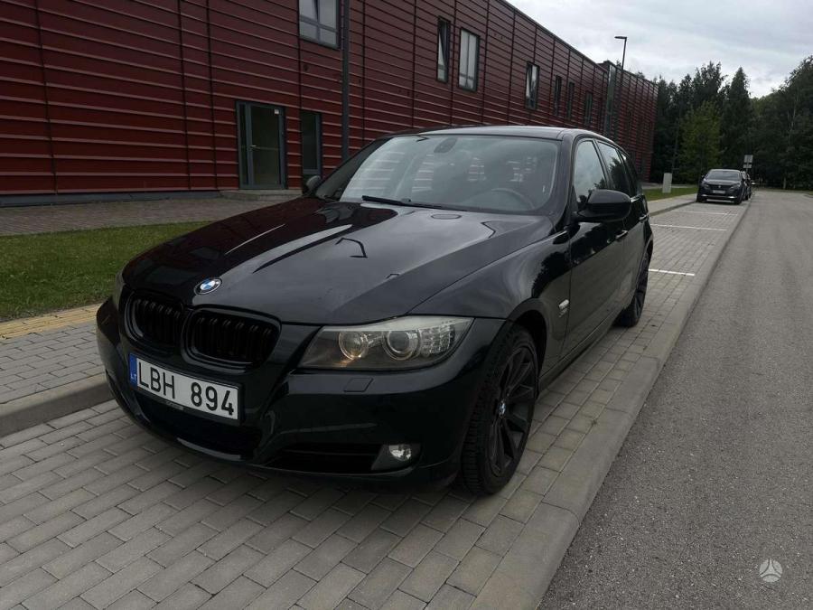 Black BMW 320 2008 in Vilkaviskis, with an engine capacity of 2.00 L and mileage of 240 thousand km for 3950 €, photo 1 on AUTOMOTO.COM.LV