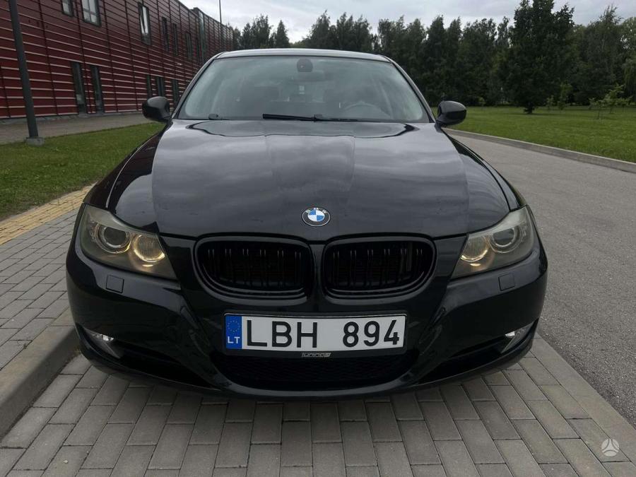 Black BMW 320 2008 in Vilkaviskis, with an engine capacity of 2.00 L and mileage of 240 thousand km for 3950 €, photo 3 on AUTOMOTO.COM.LV