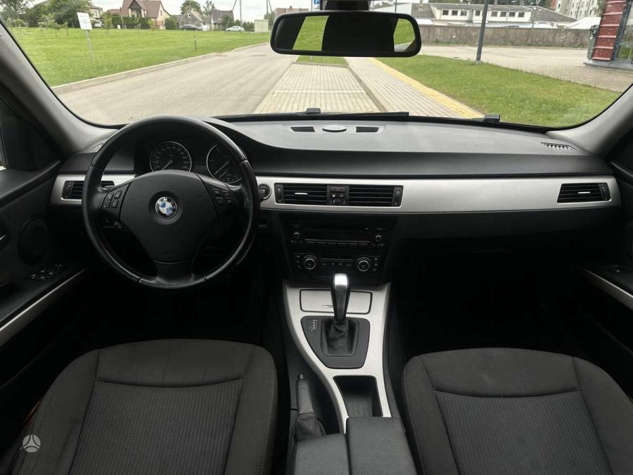 Black BMW 320 2008 in Vilkaviskis, with an engine capacity of 2.00 L and mileage of 240 thousand km for 3950 €, photo 10 on AUTOMOTO.COM.LV