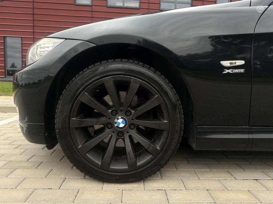 Black BMW 320 2008 in Vilkaviskis, with an engine capacity of 2.00 L and mileage of 240 thousand km for 3950 €, photo 12 on AUTOMOTO.COM.LV
