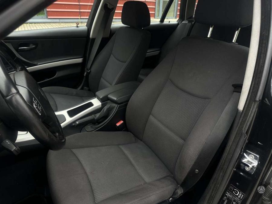 Black BMW 320 2008 in Vilkaviskis, with an engine capacity of 2.00 L and mileage of 240 thousand km for 3950 €, photo 15 on AUTOMOTO.COM.LV