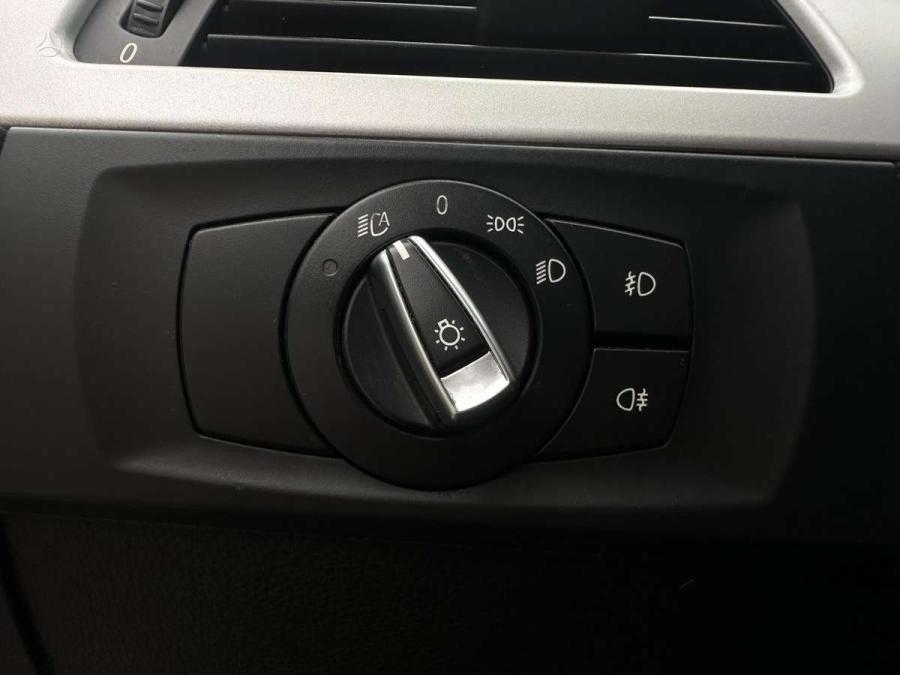 Black BMW 320 2008 in Vilkaviskis, with an engine capacity of 2.00 L and mileage of 240 thousand km for 3950 €, photo 20 on AUTOMOTO.COM.LV