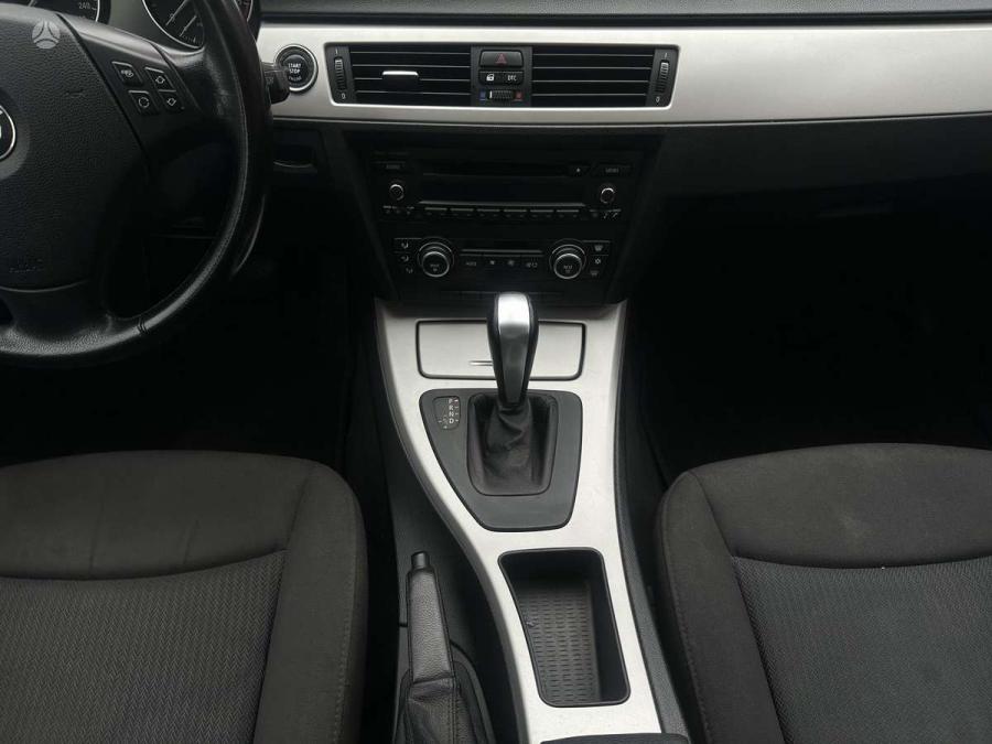 Black BMW 320 2008 in Vilkaviskis, with an engine capacity of 2.00 L and mileage of 240 thousand km for 3950 €, photo 23 on AUTOMOTO.COM.LV