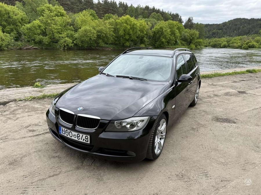 Black BMW 320 2008 in Vilnius, with an engine capacity of 2.00 L and mileage of 364 thousand km for 3500 €, photo 4 on AUTOMOTO.COM.LV