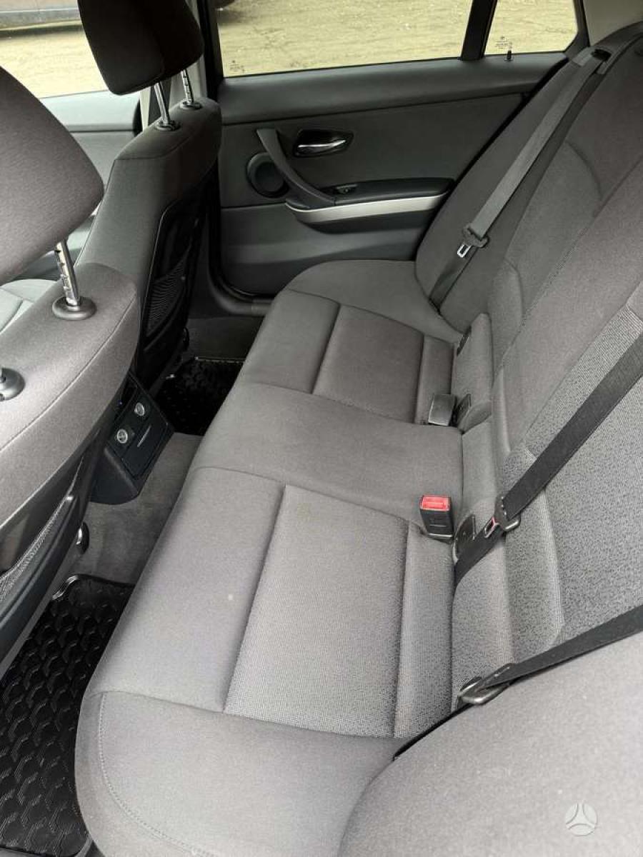 Black BMW 320 2008 in Vilnius, with an engine capacity of 2.00 L and mileage of 364 thousand km for 3500 €, photo 12 on AUTOMOTO.COM.LV