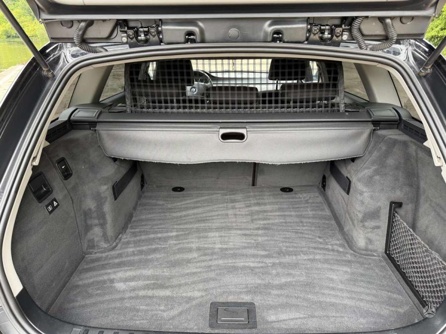 Black BMW 320 2008 in Vilnius, with an engine capacity of 2.00 L and mileage of 364 thousand km for 3500 €, photo 13 on AUTOMOTO.COM.LV