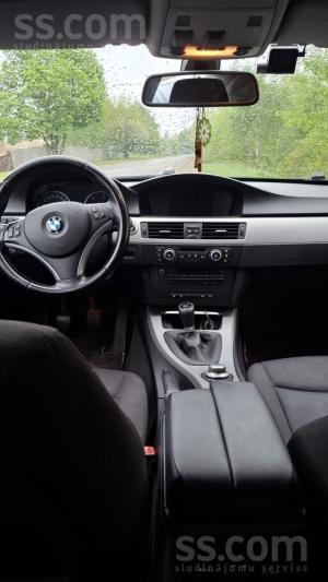 Black BMW 320 2008 in Riga, with an engine capacity of 2.00 L and mileage of 383 thousand km for 2800 €, photo 4 on AUTOMOTO.COM.LV