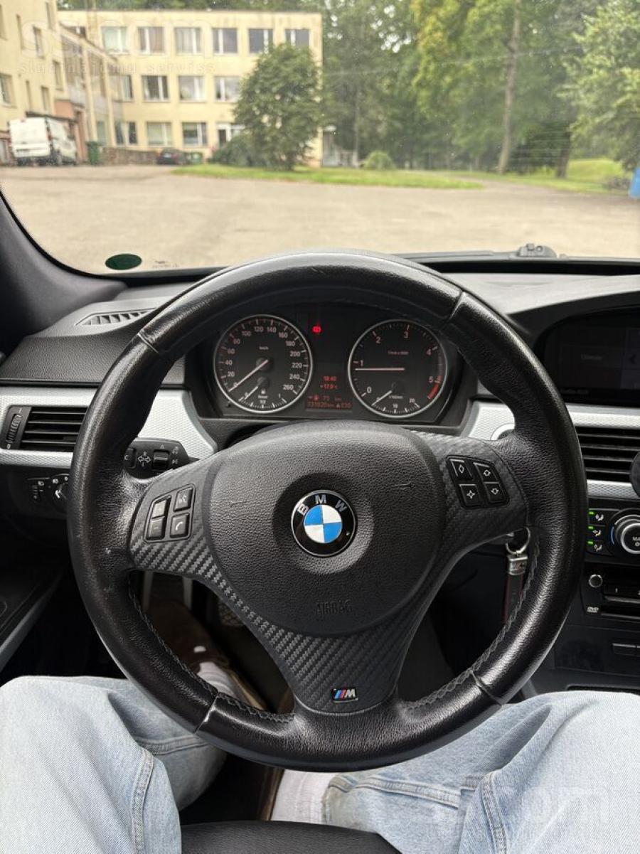 Melns BMW 320 2008 Ogre, ar dzinēja tilpumu 2.00 L un nobraukumu 331 tūkst. km par 3790 €, foto 11 vietnē AUTOMOTO.COM.LV
