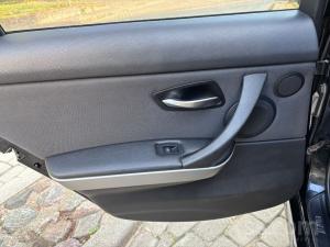 Melns BMW 320 2008 Bauska, ar dzinēja tilpumu 2.00 L un nobraukumu 369 tūkst. km par 3200 €, foto 26 vietnē AUTOMOTO.COM.LV