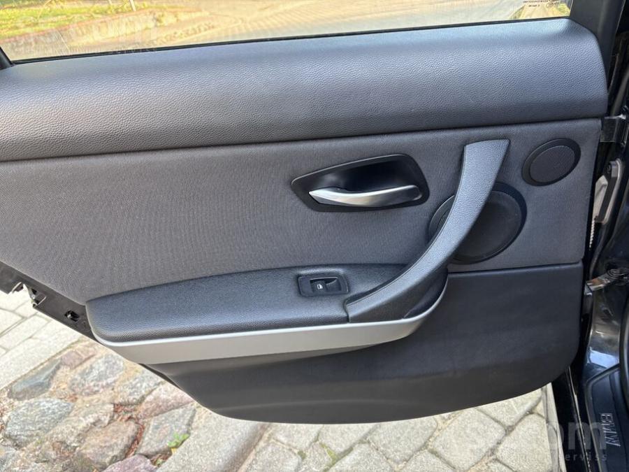 Melns BMW 320 2008 Bauska, ar dzinēja tilpumu 2.00 L un nobraukumu 369 tūkst. km par 3200 €, foto 26 vietnē AUTOMOTO.COM.LV