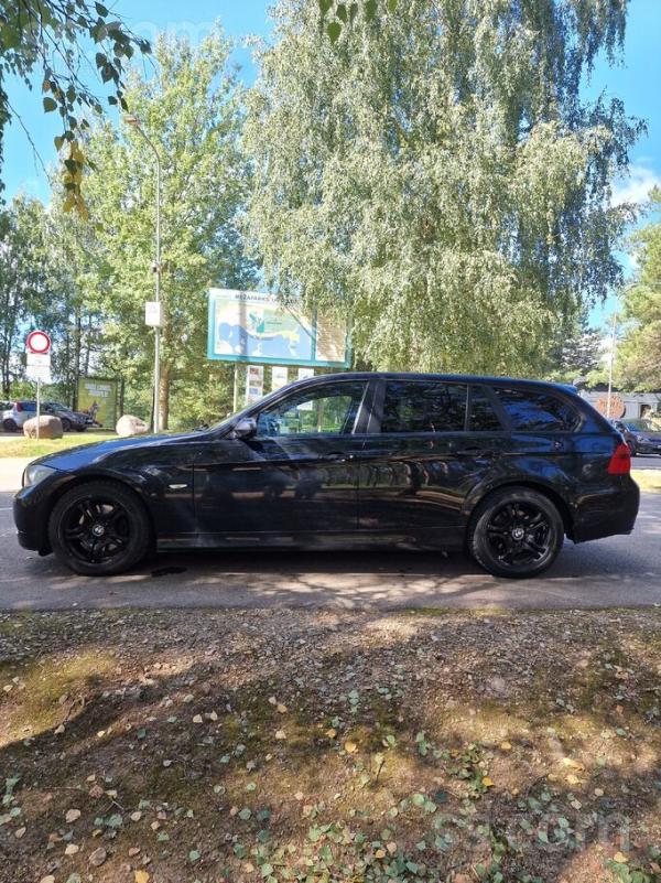 BMW 320 2008 in Jekabpils on AUTOMOTO.COM.LV Black BMW 320 2008 in Jekabpils, with an engine capacity of 2.00 L and mileage of 409 thousand km for 3500 €, photo 4 on AUTOMOTO.COM.LV