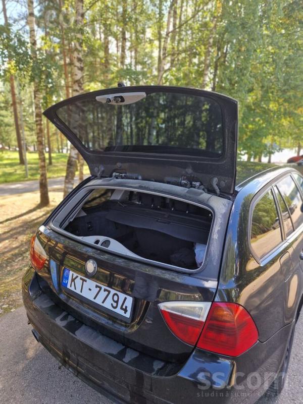 BMW 320 2008 in Jekabpils on AUTOMOTO.COM.LV Black BMW 320 2008 in Jekabpils, with an engine capacity of 2.00 L and mileage of 409 thousand km for 3500 €, photo 8 on AUTOMOTO.COM.LV