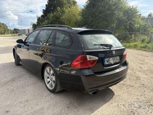 Black BMW 320 2008 in Riga, with an engine capacity of 2.00 L and mileage of 322 thousand km for 3500 €, photo 4 on AUTOMOTO.COM.LV