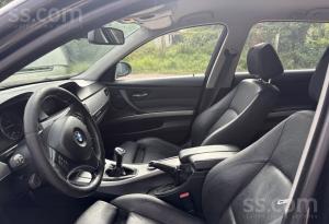 Black BMW 320 2008 in Riga, with an engine capacity of 2.00 L and mileage of 322 thousand km for 3500 €, photo 7 on AUTOMOTO.COM.LV