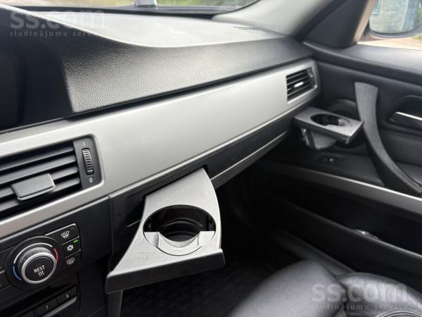Black BMW 320 2008 in Riga, with an engine capacity of 2.00 L and mileage of 322 thousand km for 3500 €, photo 8 on AUTOMOTO.COM.LV