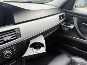 Black BMW 320 2008 in Riga, with an engine capacity of 2.00 L and mileage of 322 thousand km for 3500 €, photo 8 on AUTOMOTO.COM.LV