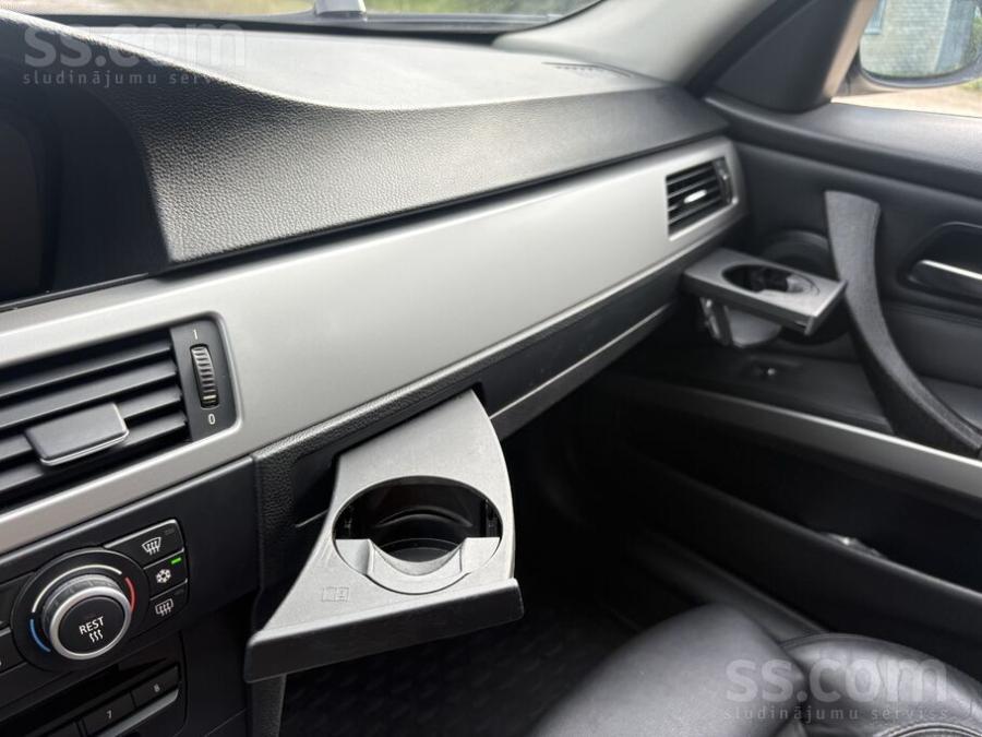 Black BMW 320 2008 in Riga, with an engine capacity of 2.00 L and mileage of 322 thousand km for 3500 €, photo 8 on AUTOMOTO.COM.LV