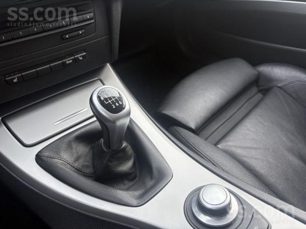 Black BMW 320 2008 in Riga, with an engine capacity of 2.00 L and mileage of 322 thousand km for 3500 €, photo 9 on AUTOMOTO.COM.LV
