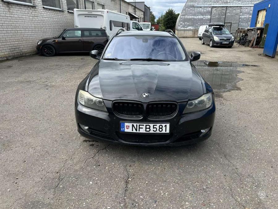 Черный БМВ 320 2008 в Шяуляй, объемом двигателя 2.00 л и пробегом 274 тыс. км за 2900 €, фото 1 на AUTOMOTO.COM.LV