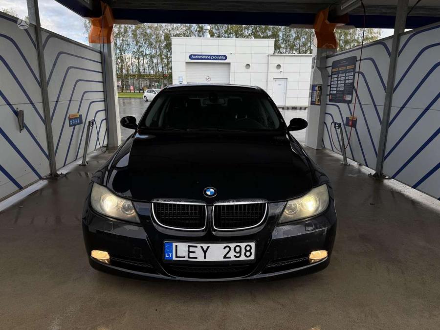 Black BMW 320 2008 in Vilnius, with an engine capacity of 2.00 L and mileage of 328 thousand km for 1800 €, photo 3 on AUTOMOTO.COM.LV
