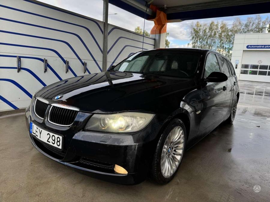 Black BMW 320 2008 in Vilnius, with an engine capacity of 2.00 L and mileage of 328 thousand km for 1800 €, photo 4 on AUTOMOTO.COM.LV