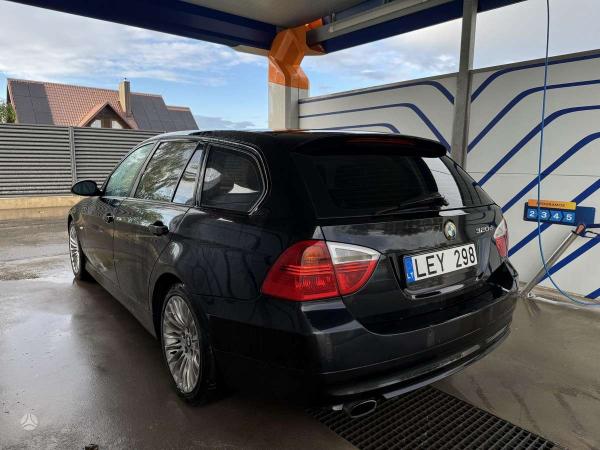 Melns BMW 320 2008 Viļņa, ar dzinēja tilpumu 2.00 L un nobraukumu 328 tūkst. km par 1800 €, foto 5 vietnē AUTOMOTO.COM.LV