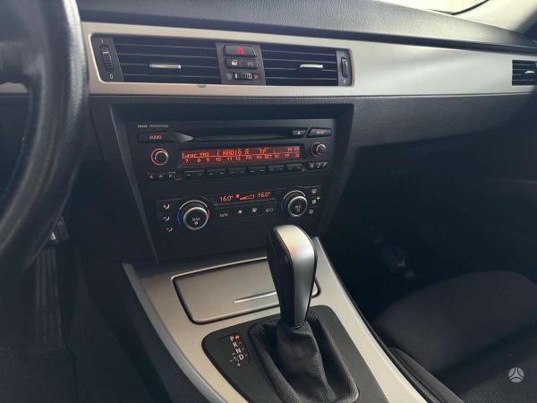 Melns BMW 320 2008 Viļņa, ar dzinēja tilpumu 2.00 L un nobraukumu 328 tūkst. km par 1800 €, foto 10 vietnē AUTOMOTO.COM.LV